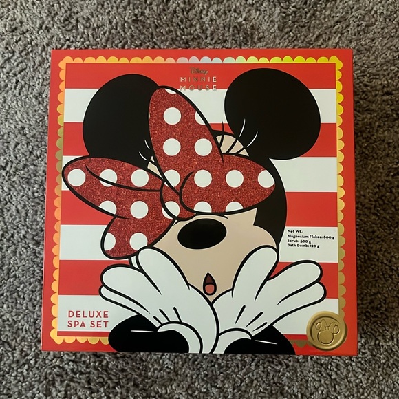 Disney | Other | Minnie Mouse Deluxe Spa Set | Poshmark